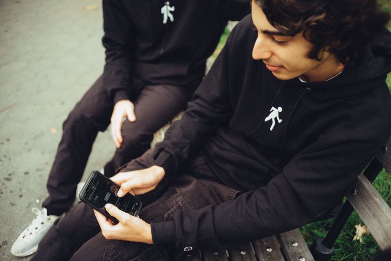 だから街頭インタビューはおもしろい！学生二人が撮る、不意と瞬間の人間性とリアル〈NYCストリート映像記録『Sidetalk』〉 | HEAPS