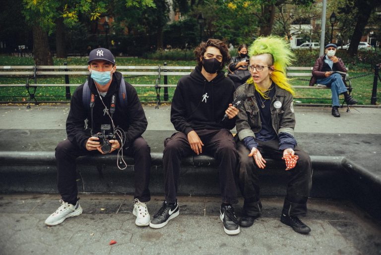 だから街頭インタビューはおもしろい！学生二人が撮る、不意と瞬間の人間性とリアル〈NYCストリート映像記録『Sidetalk』〉 | HEAPS