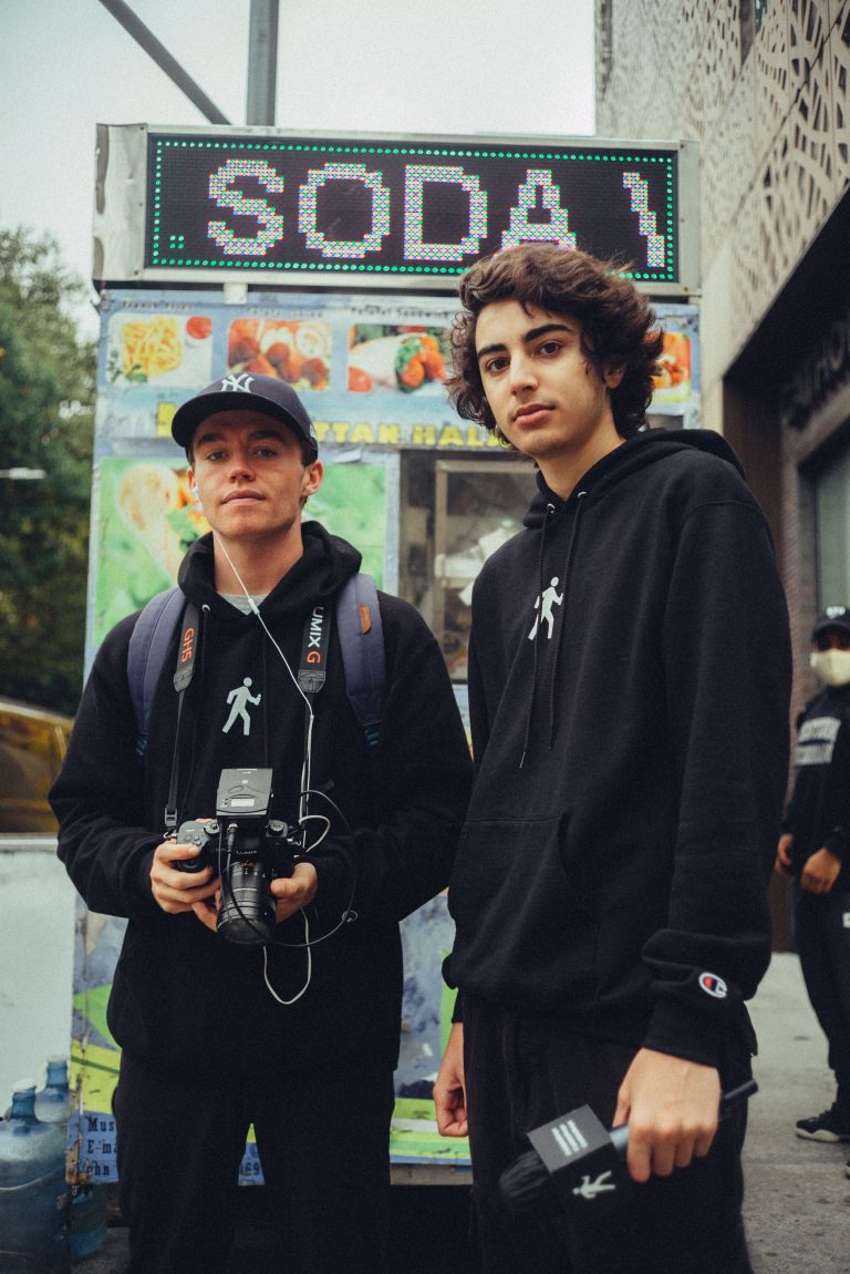 だから街頭インタビューはおもしろい！学生二人が撮る、不意と瞬間の人間性とリアル〈NYCストリート映像記録『Sidetalk』〉 | HEAPS